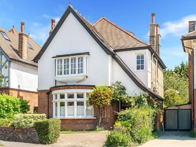 6 bedroom detached house for sale
