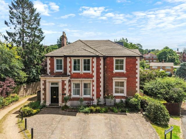 6 bedroom detached house for sale