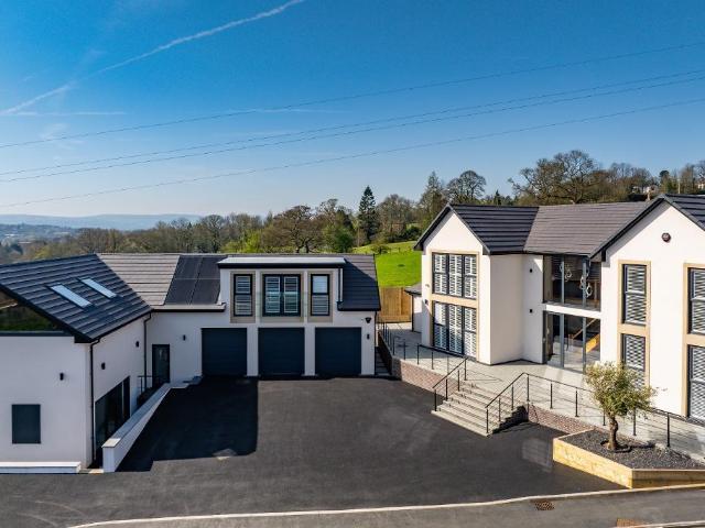 6 bedroom detached house for sale