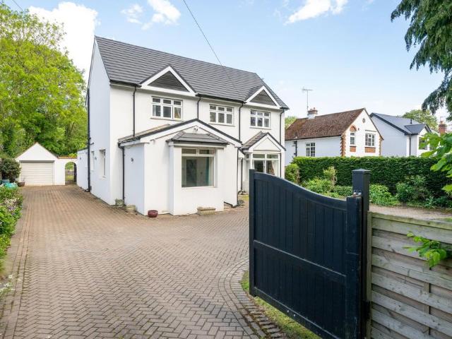 6 bedroom detached house for sale