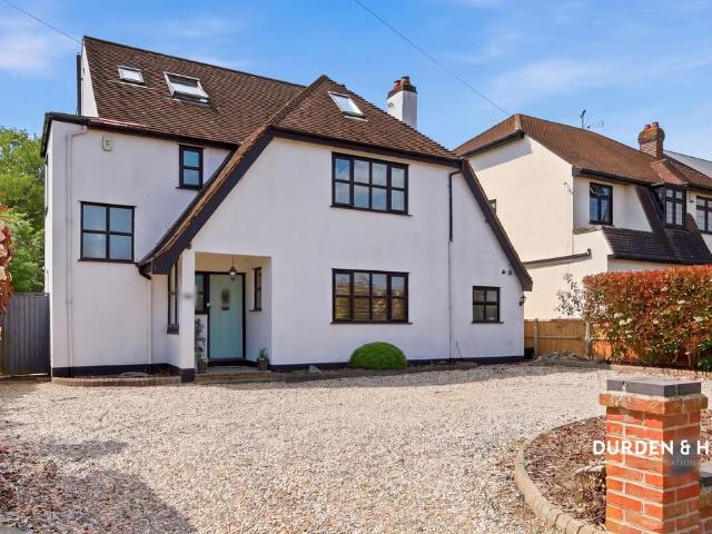 6 bedroom detached house for sale