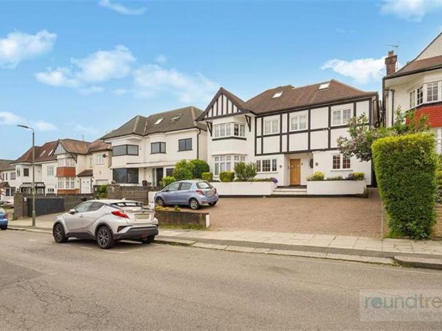 6 bedroom detached house for sale