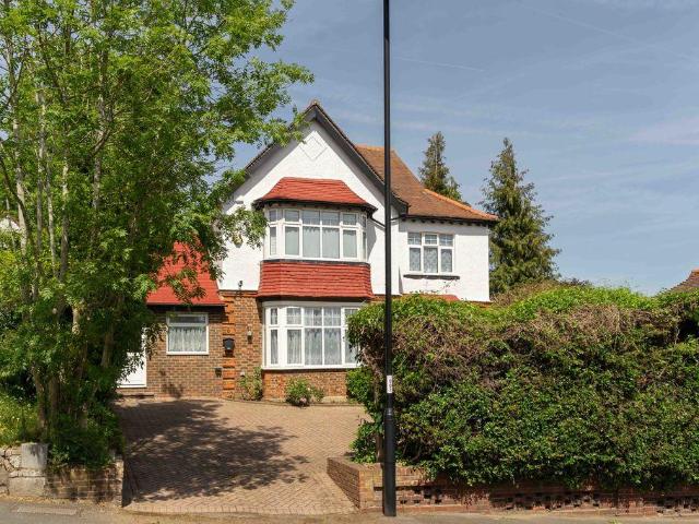 6 bedroom detached house for sale
