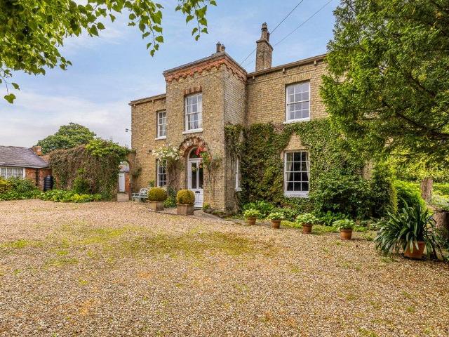 6 bedroom detached house for sale