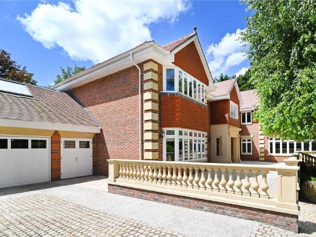 6 bedroom detached house for sale