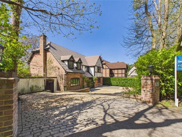 6 bedroom detached house for sale