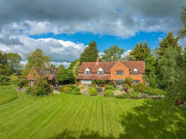 6 bedroom detached house for sale