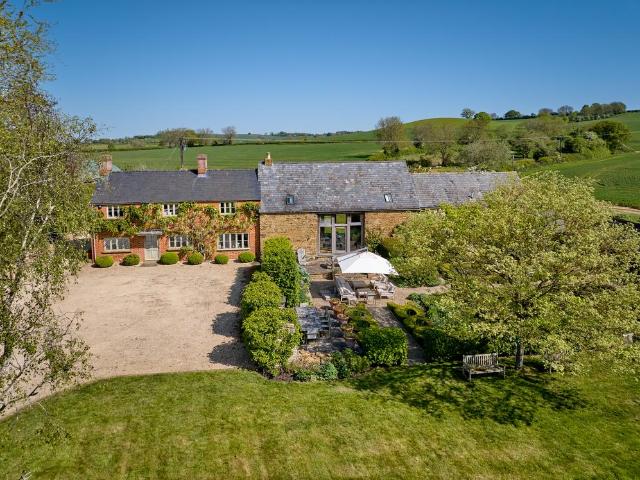 6 bedroom detached house for sale