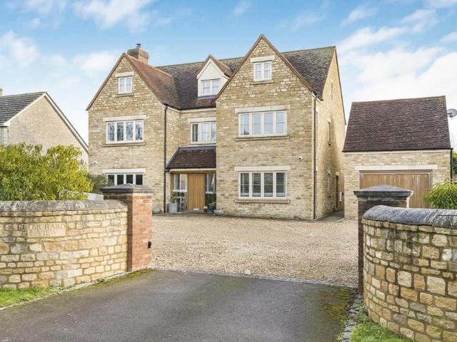 6 bedroom detached house for sale