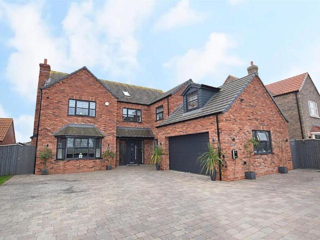 6 bedroom detached house for sale