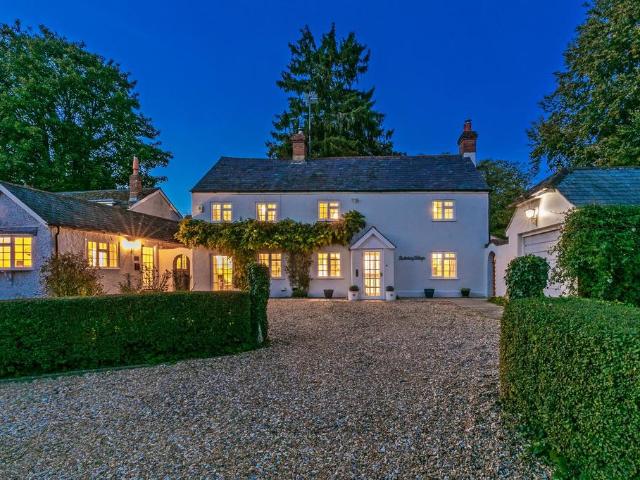 6 bedroom detached house for sale