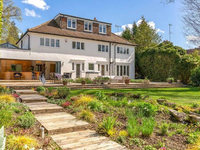6 bedroom detached house for sale