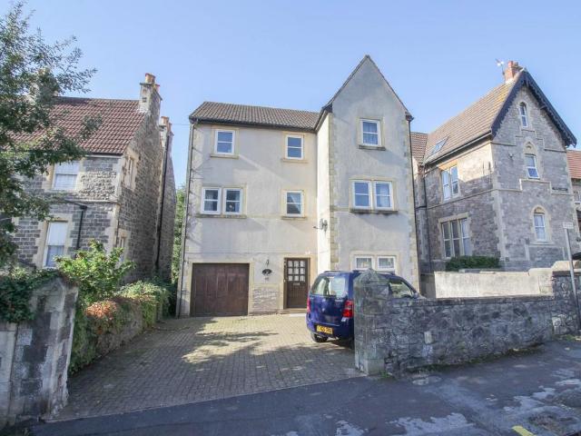 6 bedroom detached house for sale