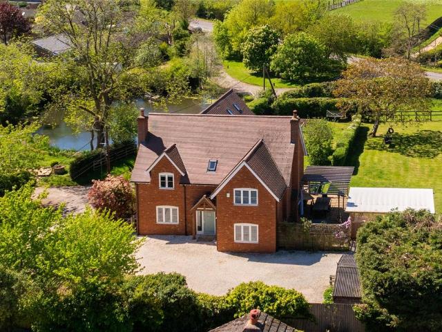 6 bedroom detached house for sale