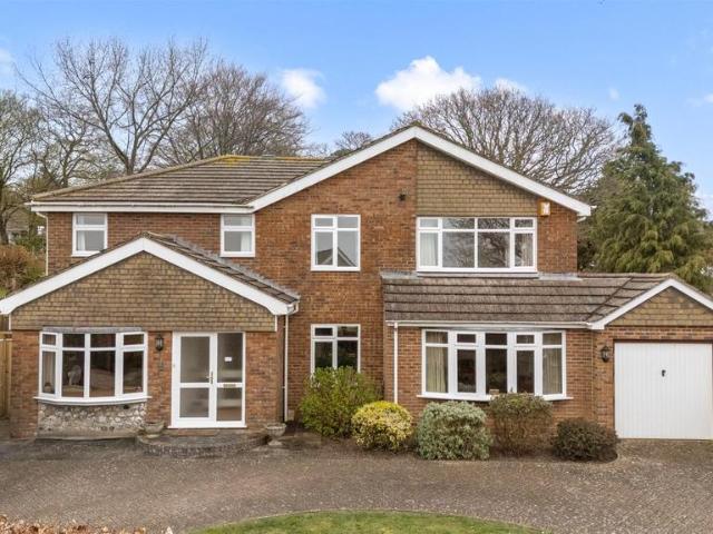 6 bedroom detached house for sale
