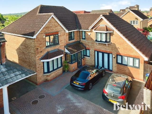 6 bedroom detached house for sale