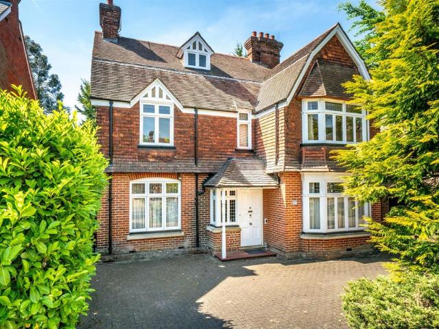 6 bedroom detached house for sale