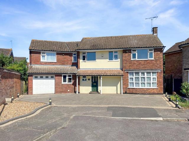 6 bedroom detached house for sale