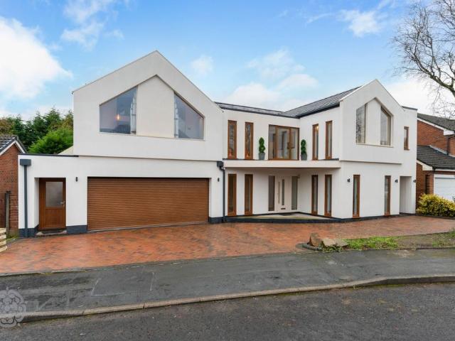 6 bedroom detached house for sale