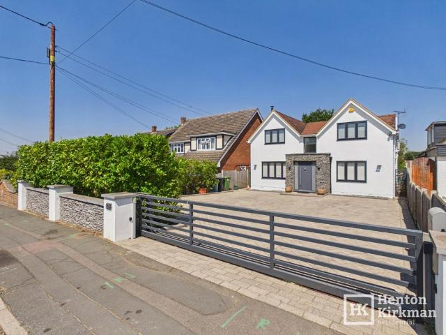 6 bedroom detached house for sale