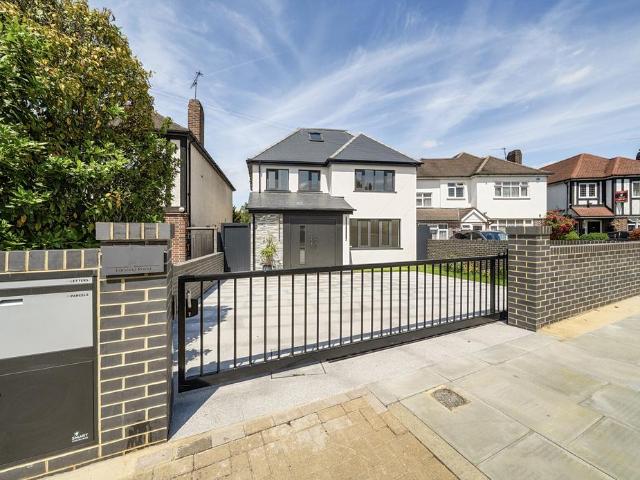 6 bedroom detached house for sale
