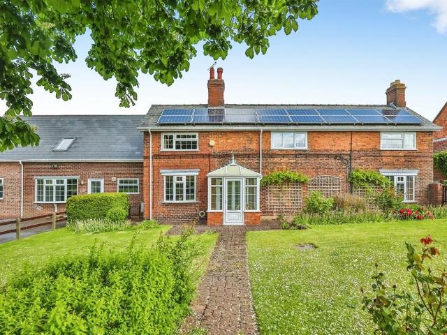 6 bedroom detached house for sale