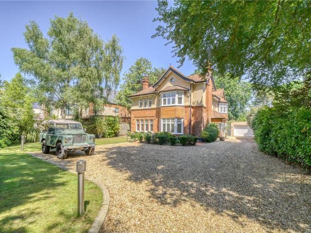 6 bedroom detached house for sale