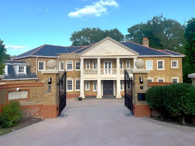 6 bedroom detached house for sale