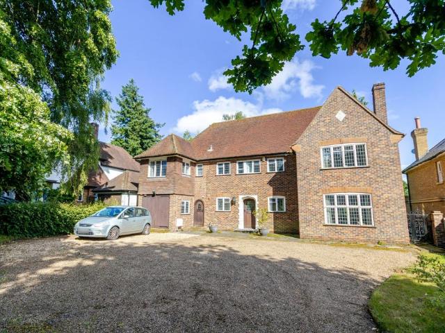 6 bedroom detached house for sale