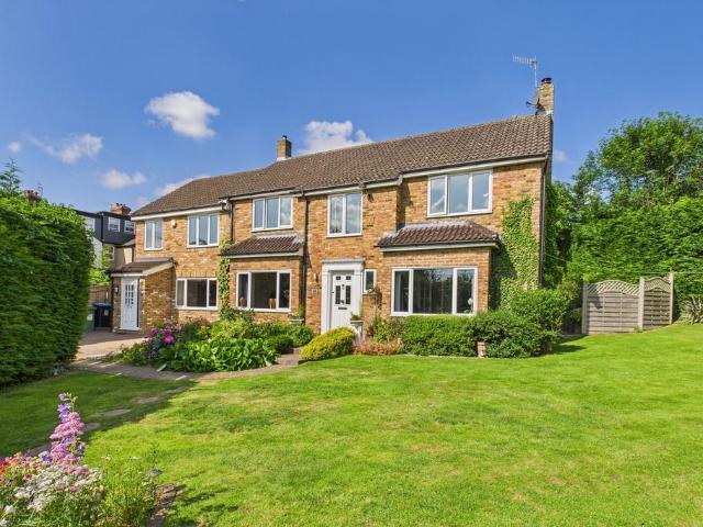 6 bedroom detached house for sale