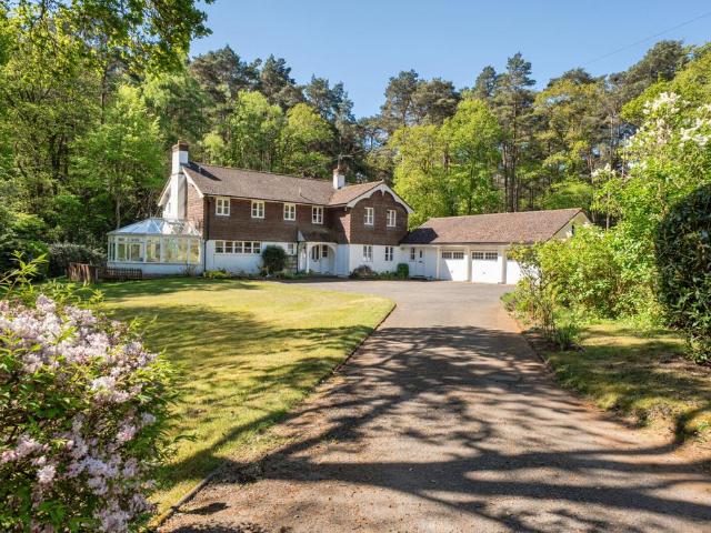 6 bedroom detached house for sale