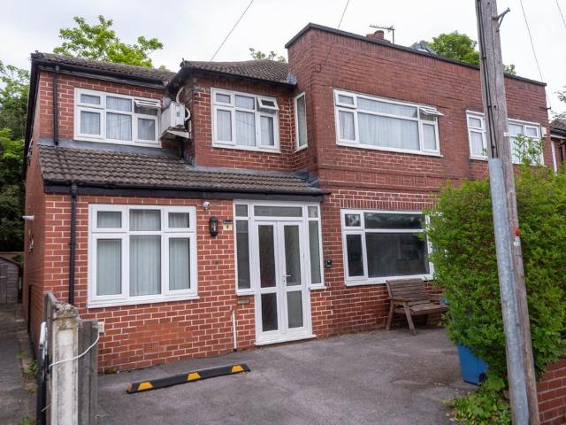 6 bedroom detached house for sale