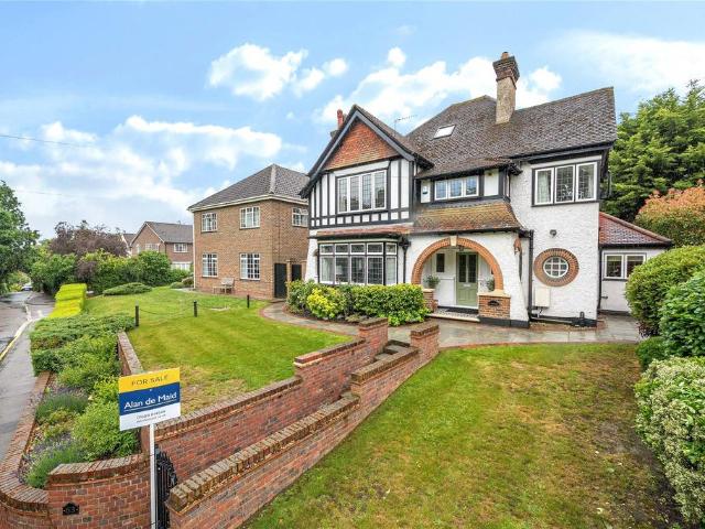 6 bedroom detached house for sale