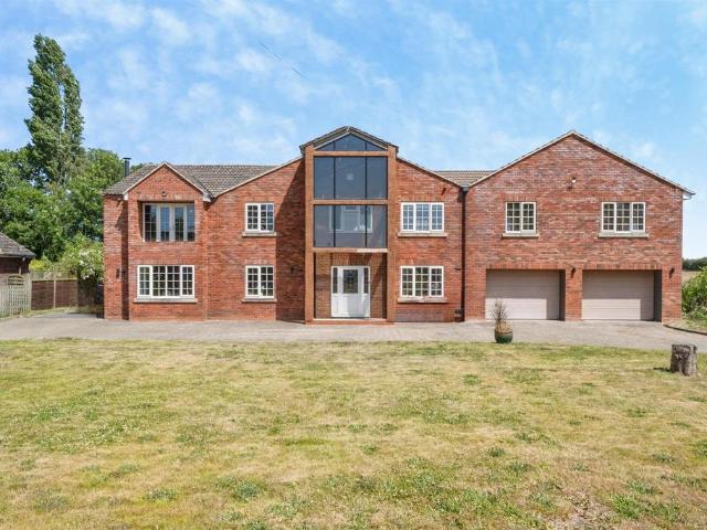 6 bedroom detached house for sale