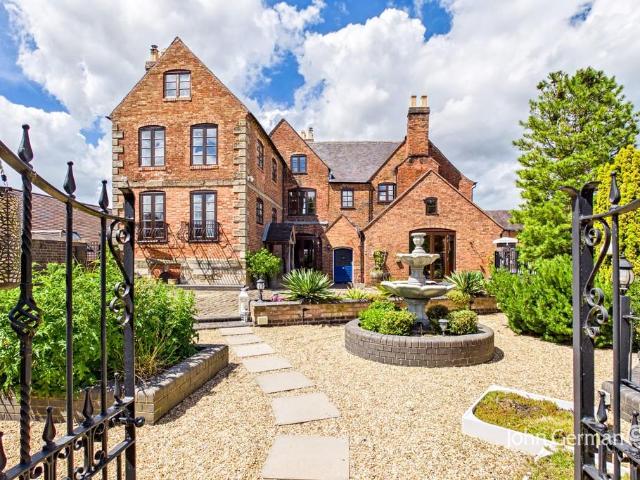 6 bedroom detached house for sale