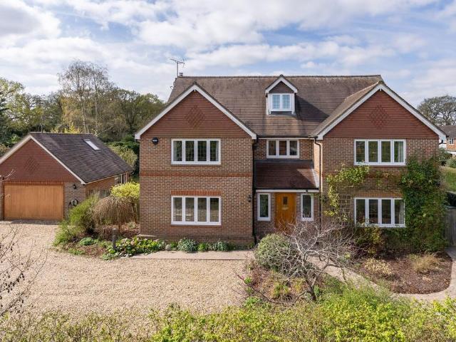 6 bedroom detached house for sale