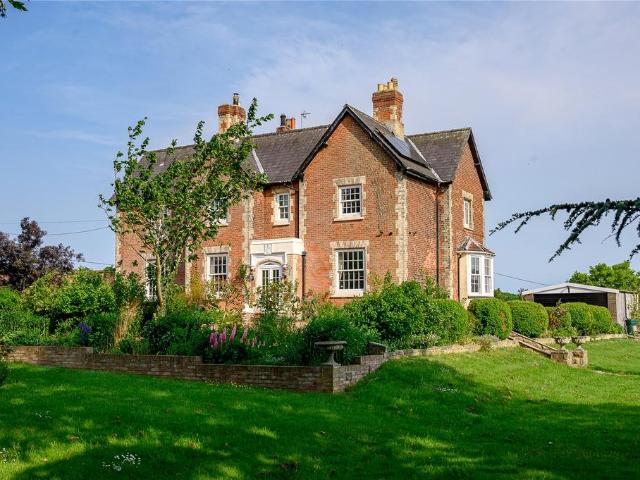 6 bedroom detached house for sale