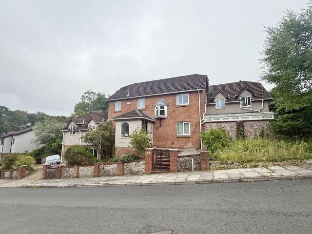 6 bedroom detached house for sale