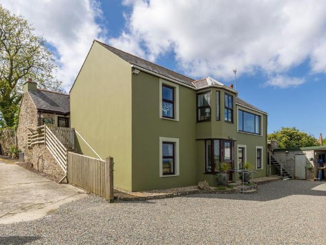 6 bedroom detached house for sale