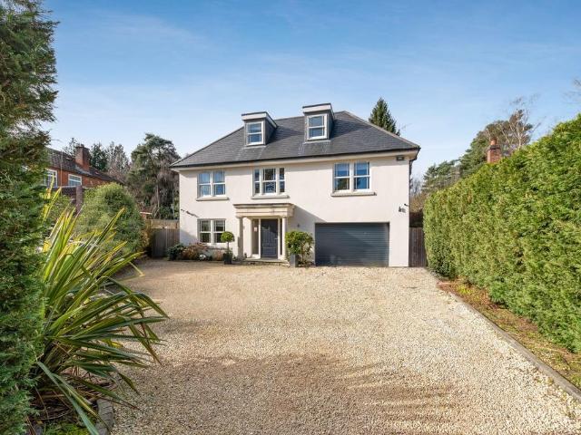 6 bedroom detached house for sale