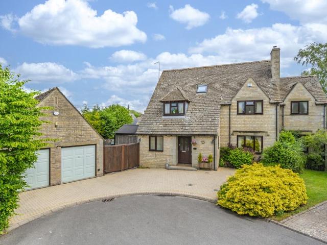 6 bedroom detached house for sale
