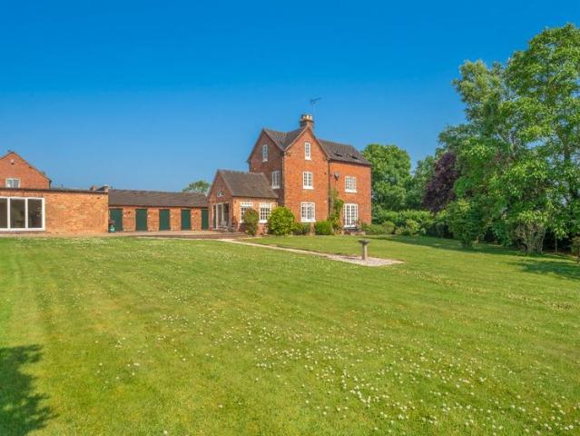 6 bedroom detached house for sale