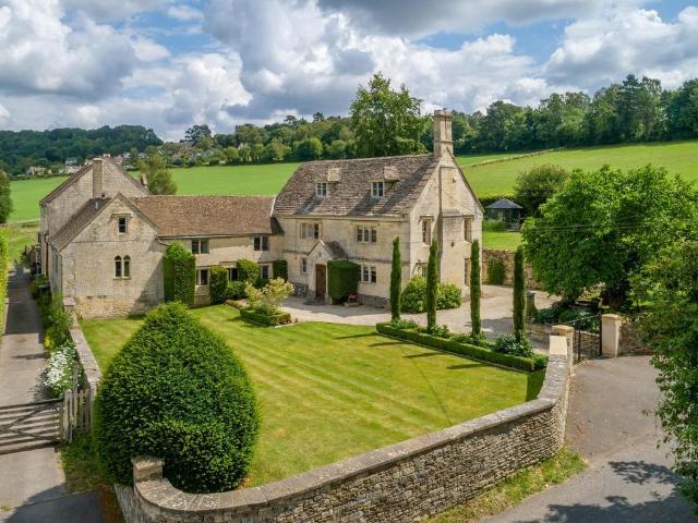 6 bedroom detached house for sale
