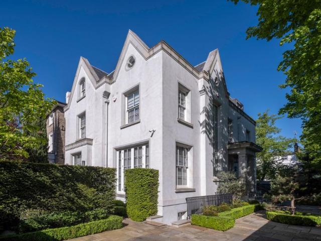6 bedroom detached house for sale