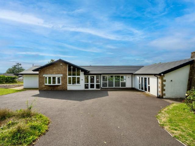 6 bedroom detached house for sale