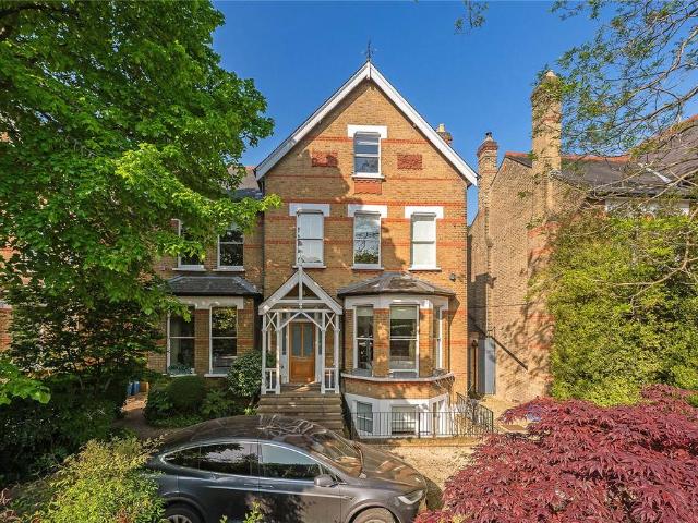 6 bedroom detached house for sale