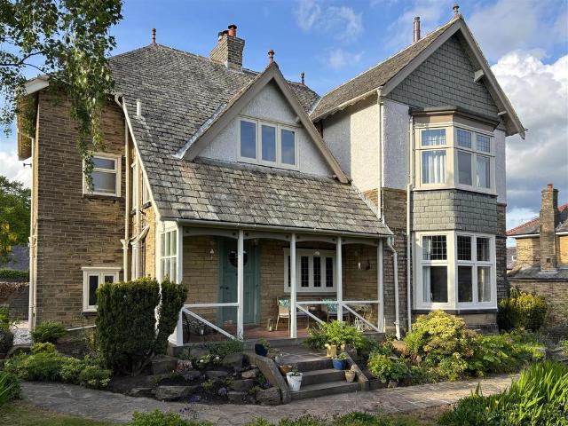 6 bedroom detached house for sale