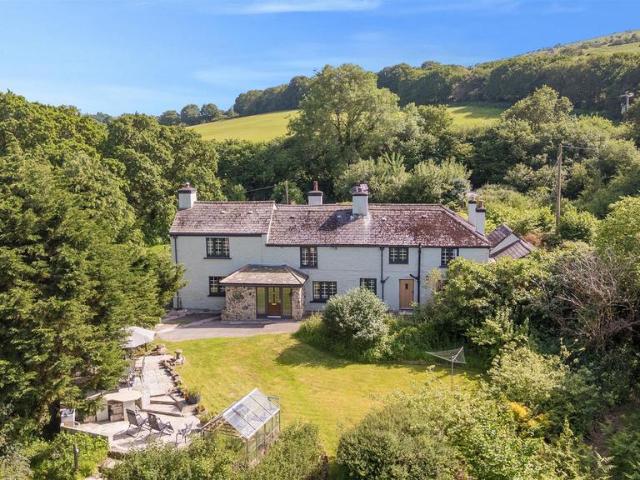 6 bedroom detached house for sale