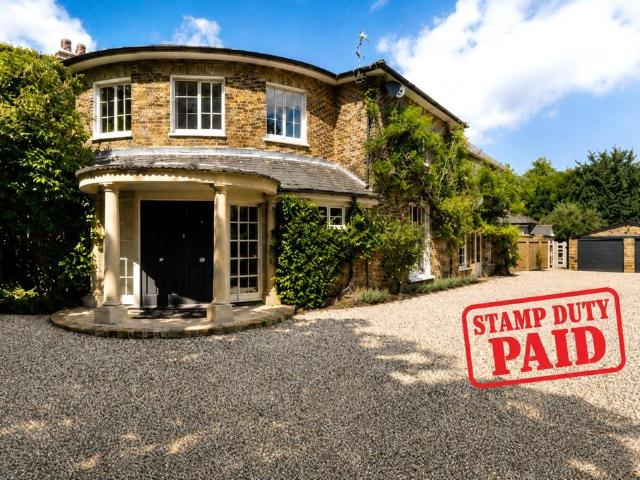 6 bedroom detached house for sale