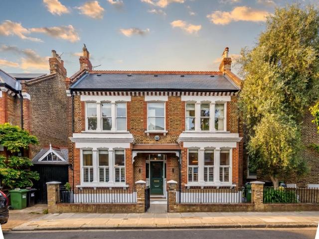 6 bedroom detached house for sale